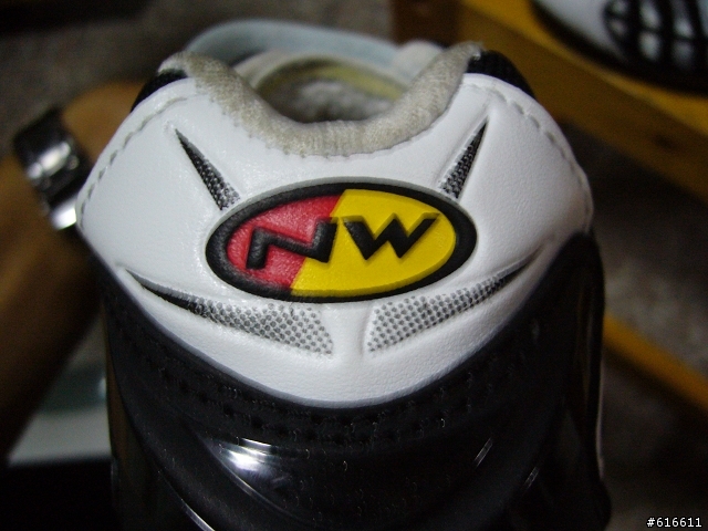 {分享文}NorthWave Aerator 3V Cycling Shoe 鐵網式進氣孔卡鞋 - Mobile01