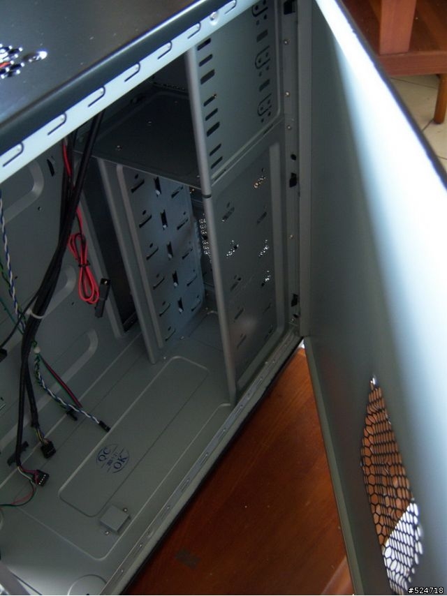 [開箱]Antec G300 新手不專業開箱 - Mobile01