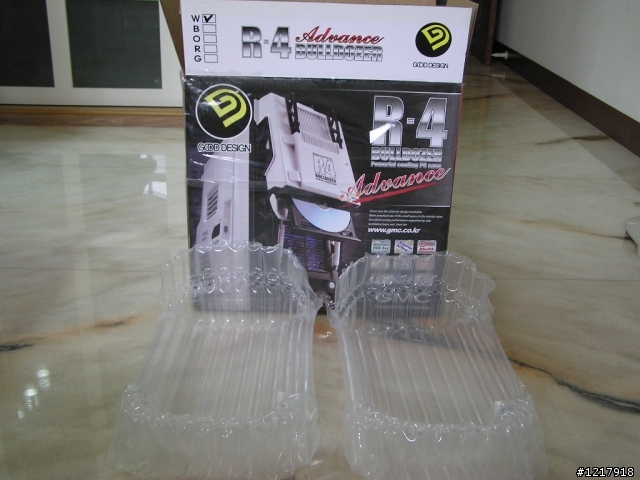 小弟的第1次開箱-GMC R4 Bulldozer R4白(進階版)-短機身電腦機殼開箱 - Mobile01