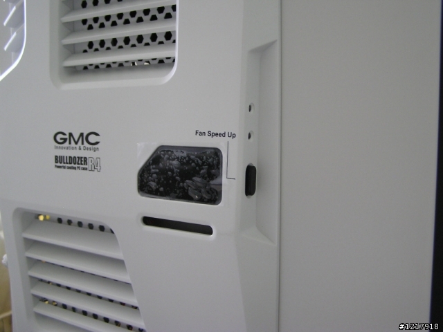 小弟的第1次開箱-GMC R4 Bulldozer R4白(進階版)-短機身電腦機殼開箱 - Mobile01