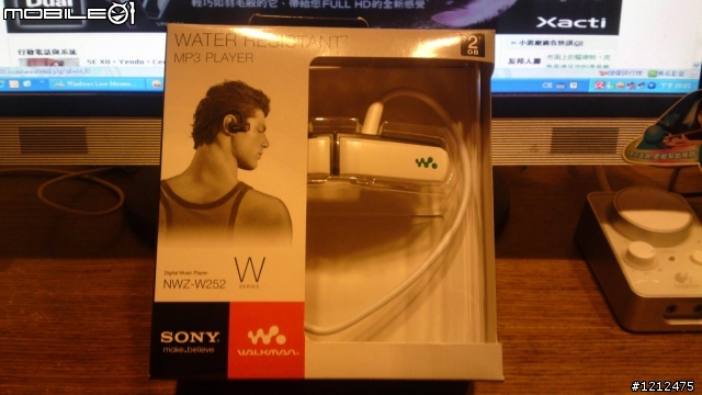 (補圖)開箱啦！Sony-Walkman-W252現身！！（贈鐵盒版） - Mobile01