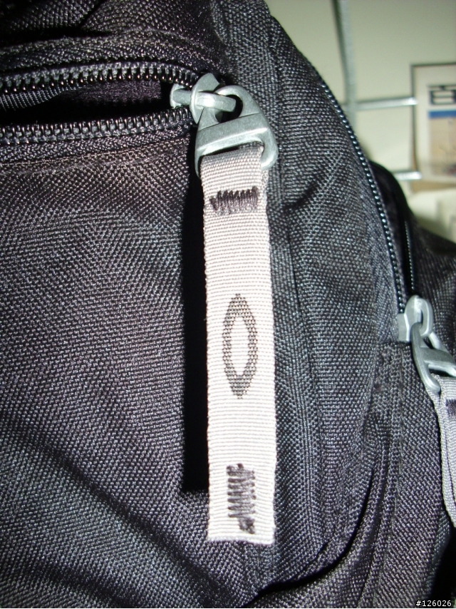 歐克利來囉~~~OAKLEY AP PACK 3.0 (圖多) - Mobile01