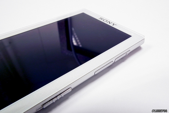 [開箱] 銀白冰晶 SONY A844 入手! - Mobile01