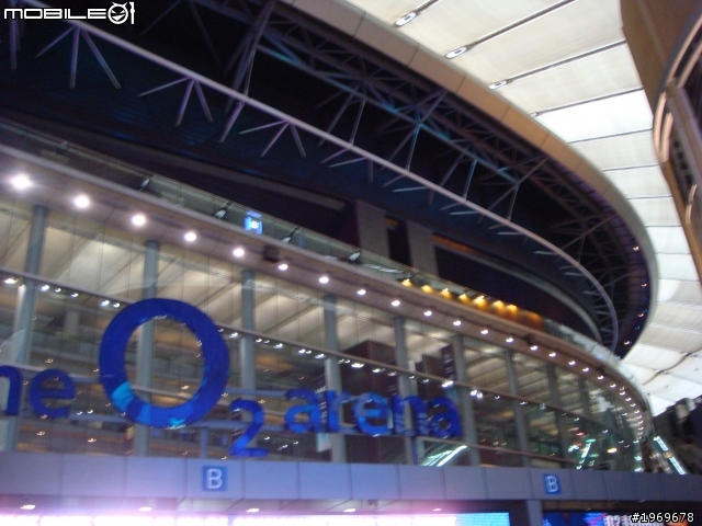 WWE_RAW_O2 Arena_041811 - Mobile01