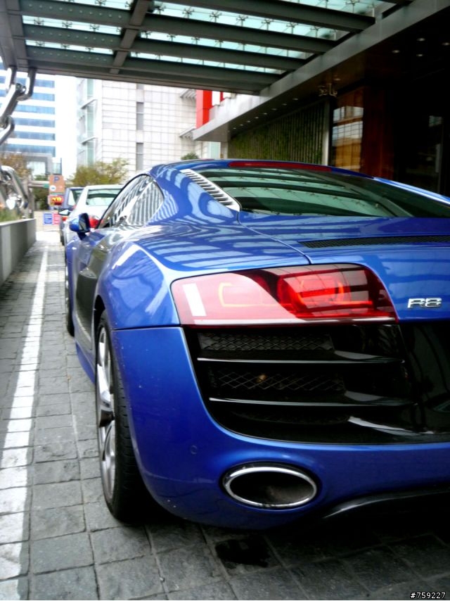 [巧遇]E9 Sepang Blue R8 V10 - Mobile01