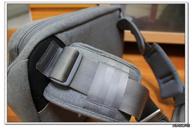[開箱] 第二咖攝影包 Incase ARI Marcopoulos Camera Bag - Mobile01