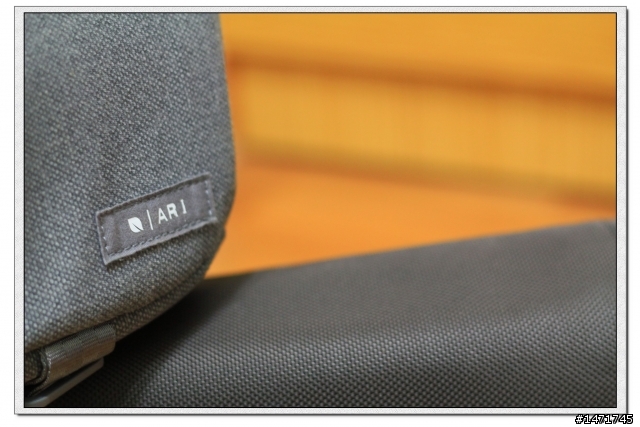 [開箱] 第二咖攝影包 Incase ARI Marcopoulos Camera Bag - Mobile01