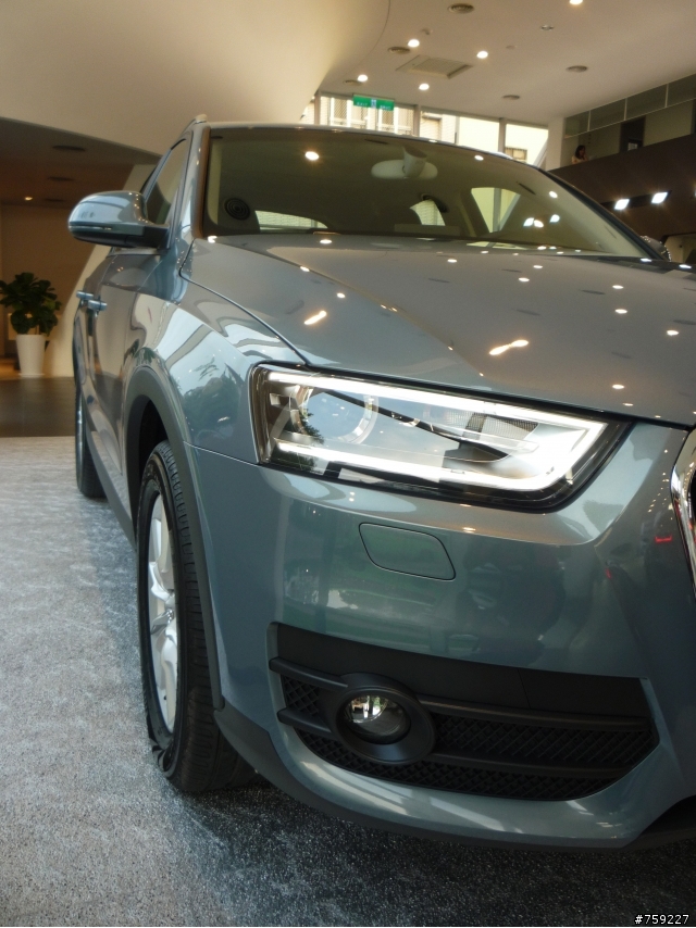 來點輕鬆的~ Q3賞車+巧遇A8L W12 - Mobile01