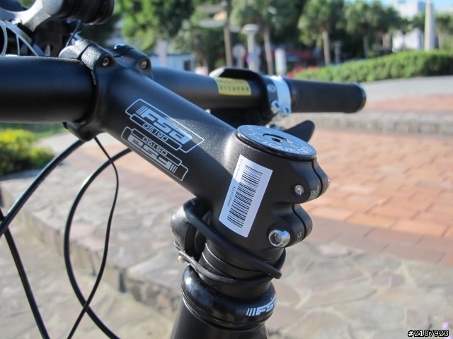 (開箱文)13年式LOUIS GARNEAU MV5消光黑 晚來的開箱 - Mobile01