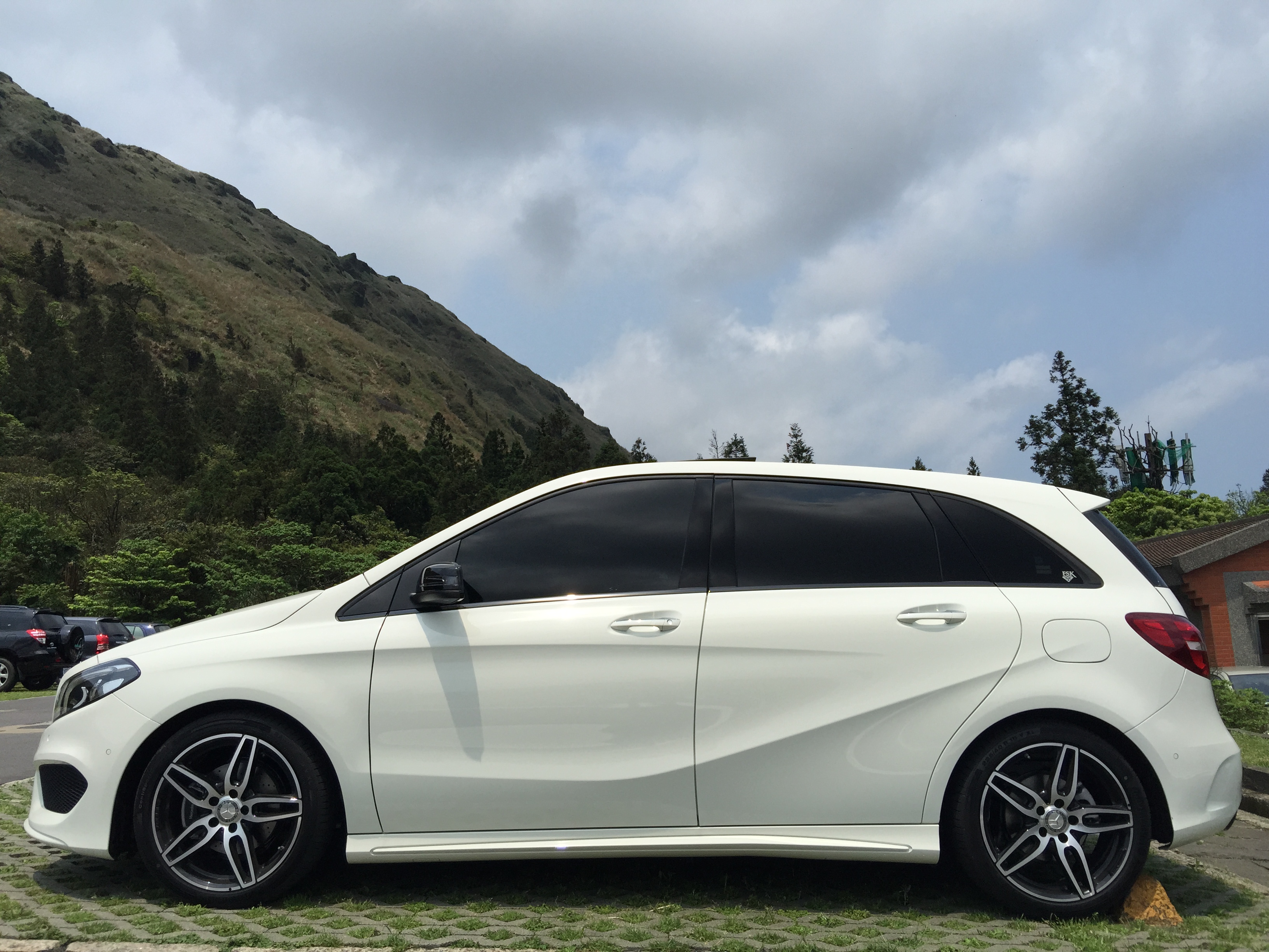 [裝B首選]Mercedes Benz B-Class B200 AMG Line 開箱 - Mobile01