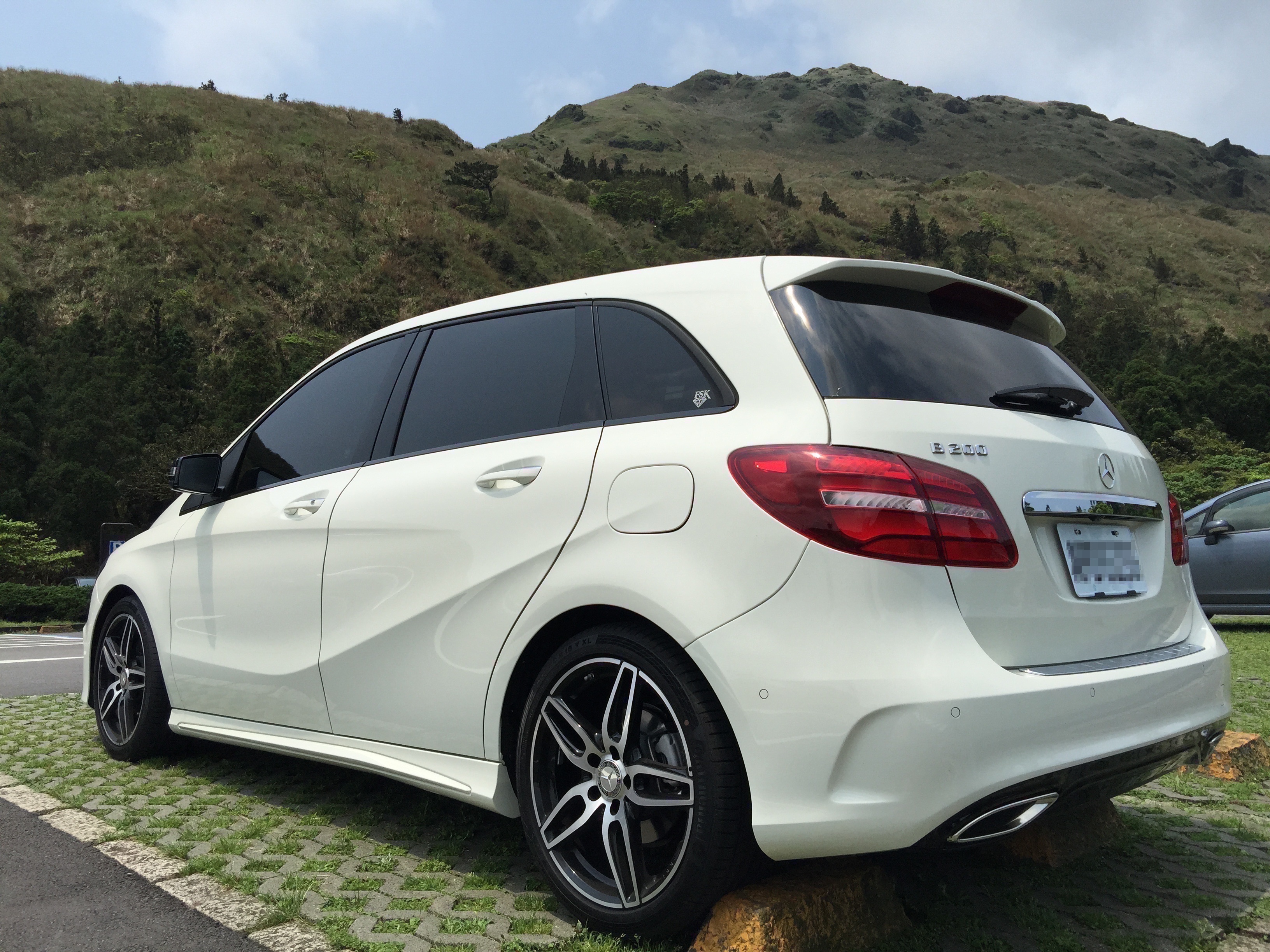 [裝B首選]Mercedes Benz B-Class B200 AMG Line 開箱 - Mobile01
