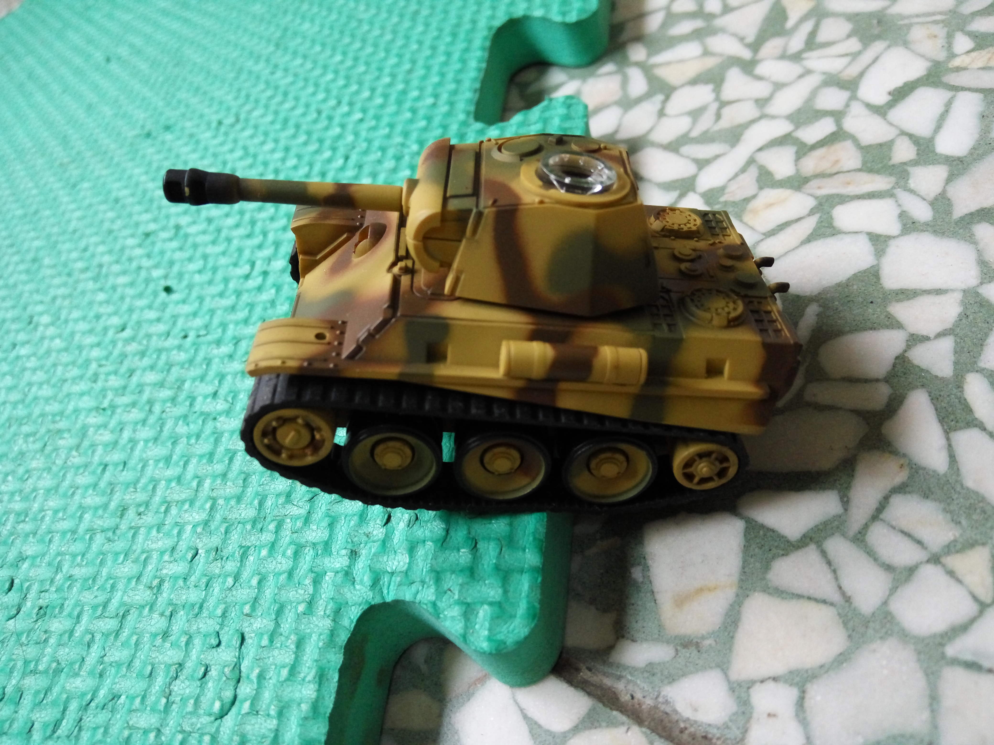 KONAMI COMBAT DigiQ紅外線遙控坦克復活 - Mobile01