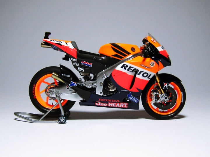 [作品分享] 重返榮耀！2011年 REPSOL Honda RC212V Casey Stoner - Mobile01