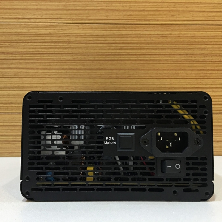 曜越Tt Smart RGB 600W電源 輕開箱 - Mobile01
