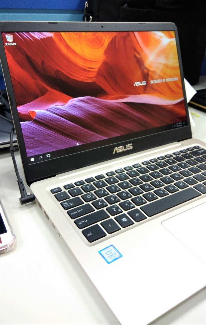 ASUS Vivobook S410 絕美簡易開箱 - Mobile01
