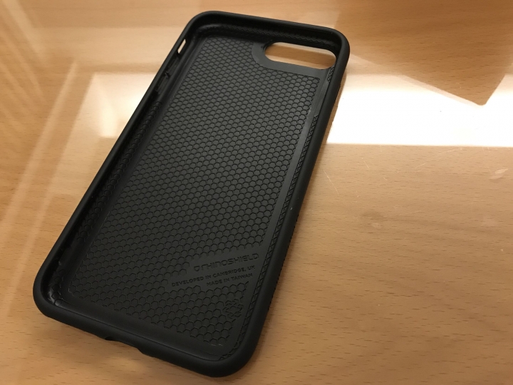 犀牛盾新SolidSuit簡易開箱 - Mobile01