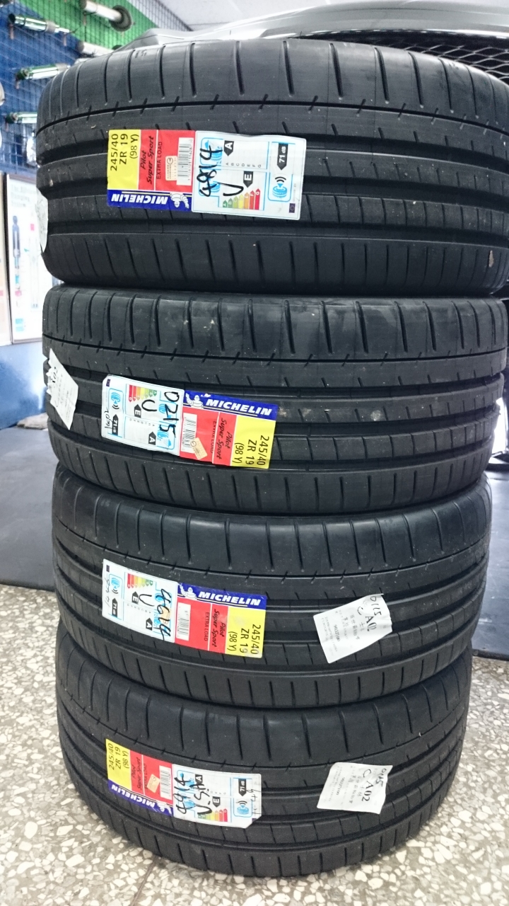 [換胎分享]Michelin PS4s - Mobile01