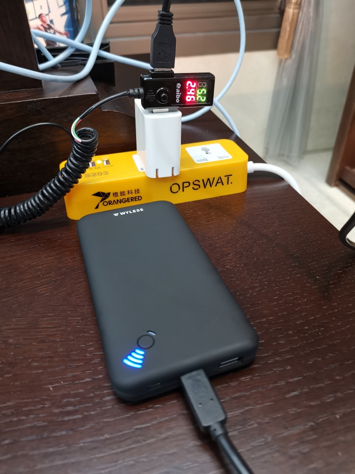 【Wyless】Power Juice H8吸盤式無線充電行動電源：吸力強、電力足、充很快 - Mobile01