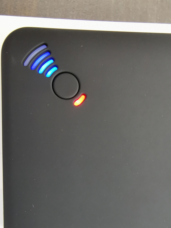 【Wyless】Power Juice H8吸盤式無線充電行動電源：吸力強、電力足、充很快 - Mobile01
