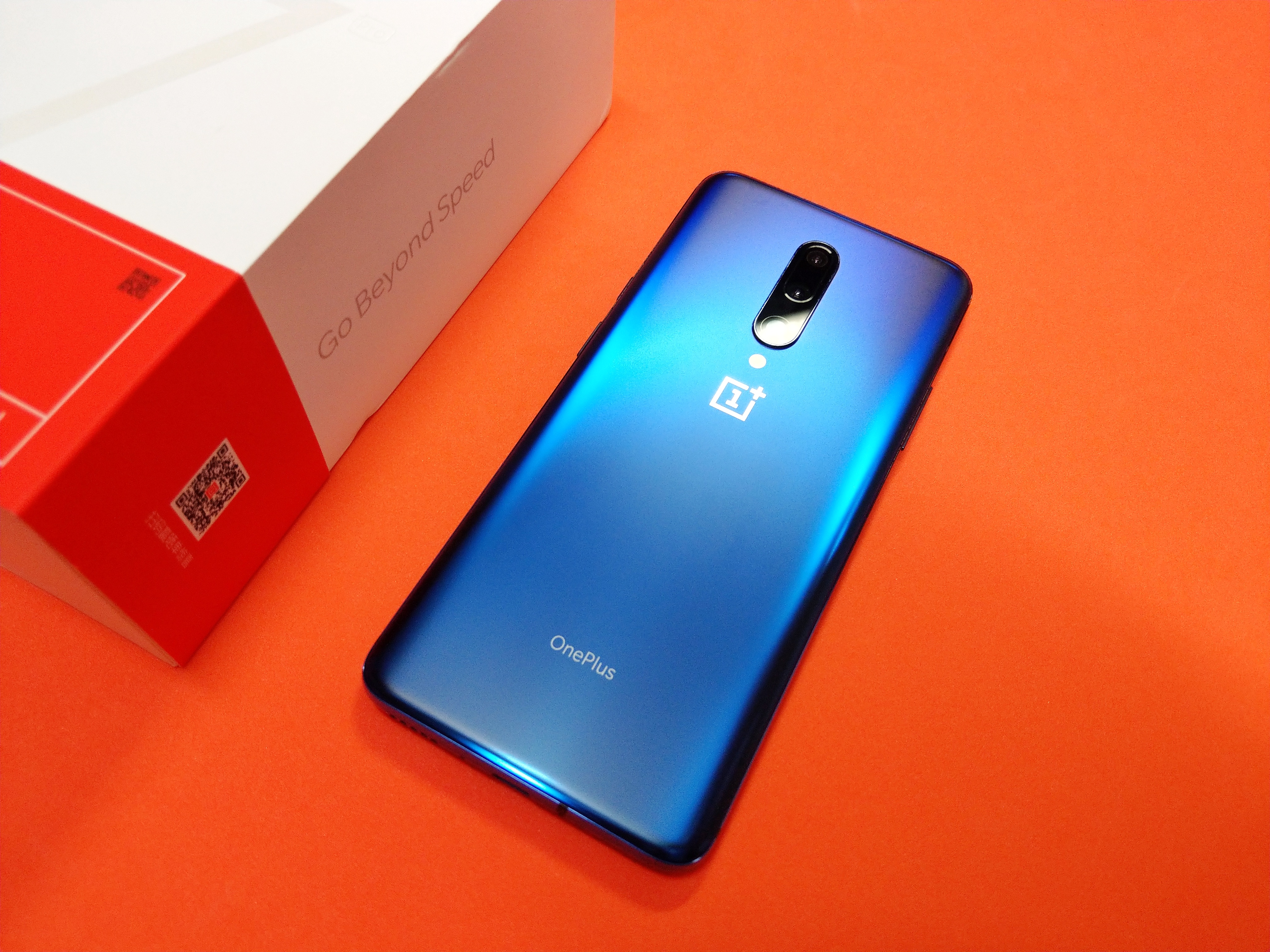 OnePlus 7 Pro (1+7 Pro) 簡易開箱 - Mobile01