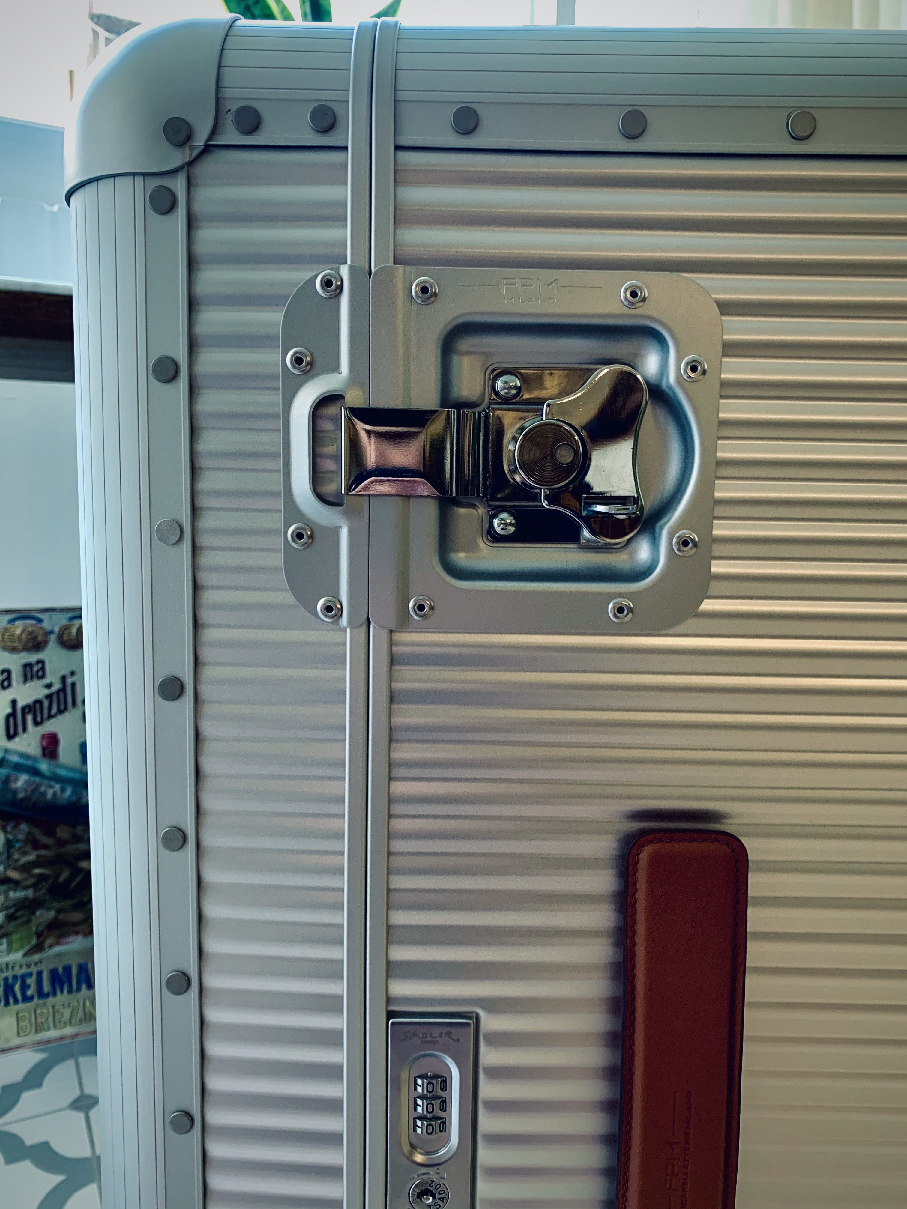 開箱“FPM BANK Moonlight系列 31吋運動行李箱” - Mobile01