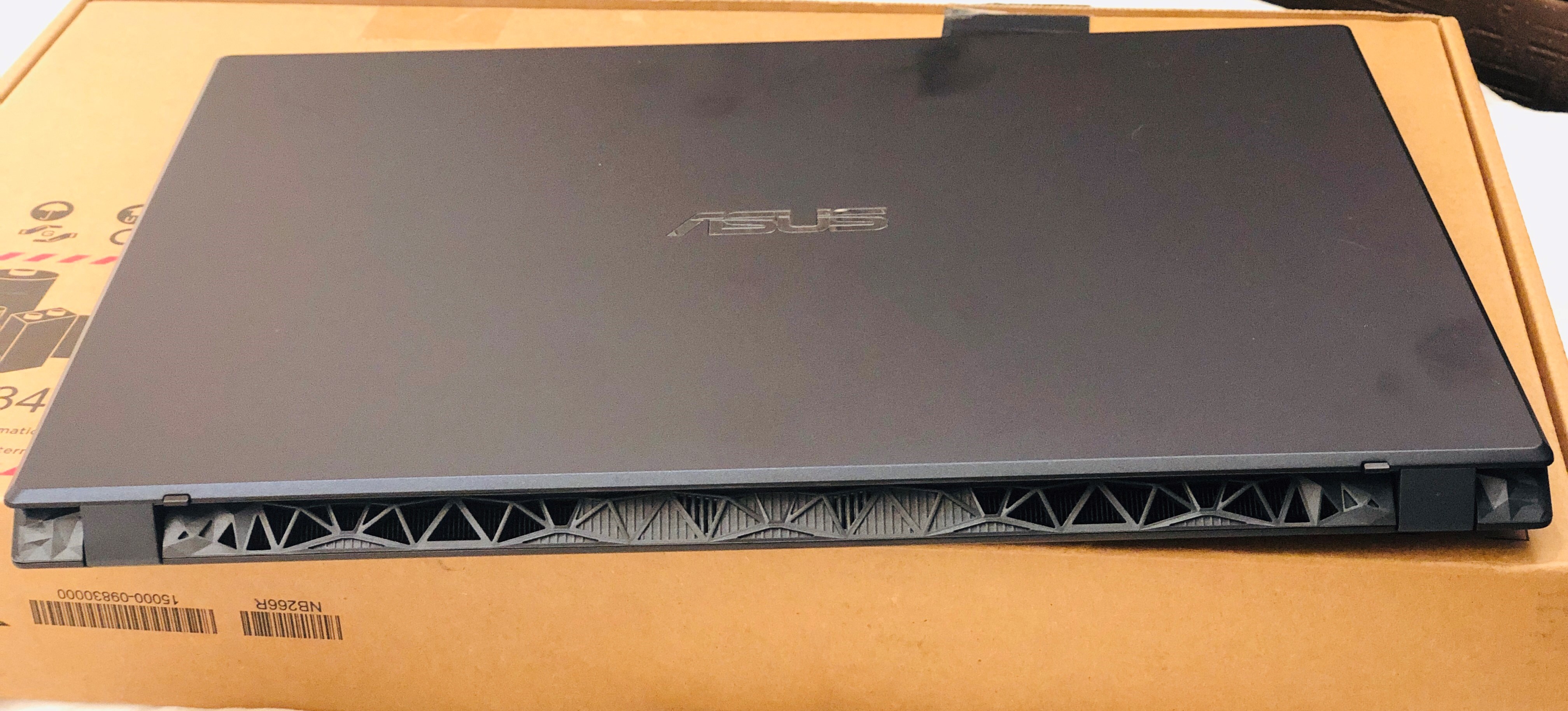 ASUS F571 高CP值筆電簡單開箱 Feat鳳梨鮮蝦燉飯 - Mobile01