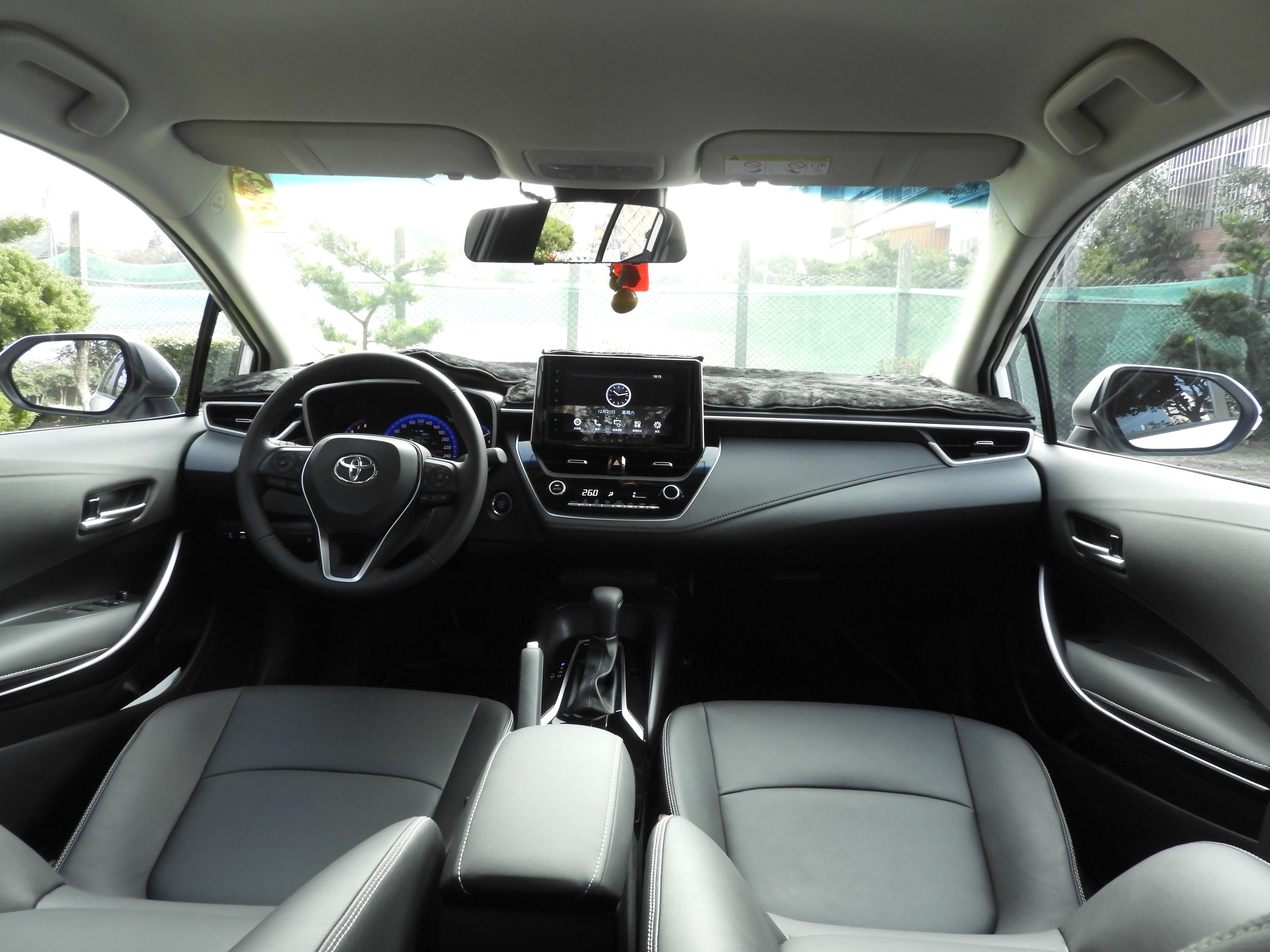 【開箱】Toyota Altis 12代 - 9代陪同開箱，有感升級! - Mobile01