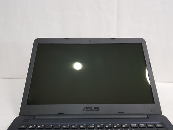 【小宅開箱】ASUS L402Y 就真的只是超級文書筆電了 - Mobile01