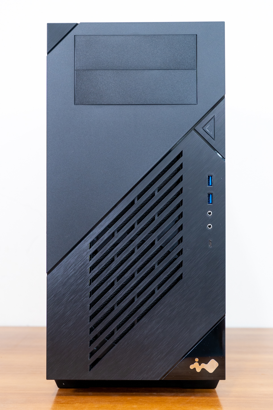 大容量的福音、低調奢華首選 InWin C200 - Mobile01