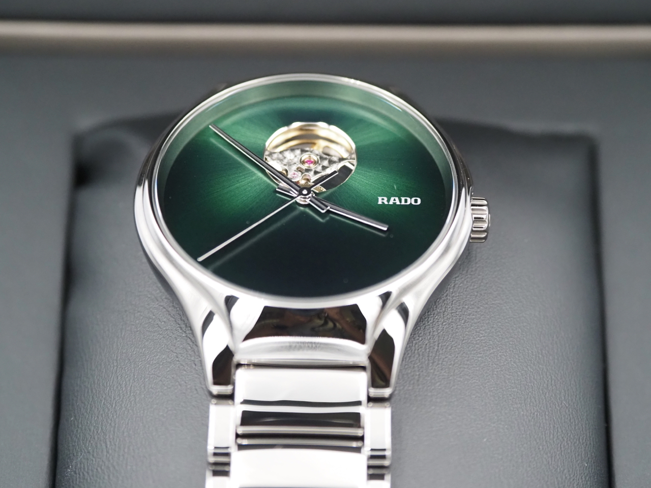 一窺極簡美學的 Rado True Secret 機械腕錶(開箱) - Mobile01