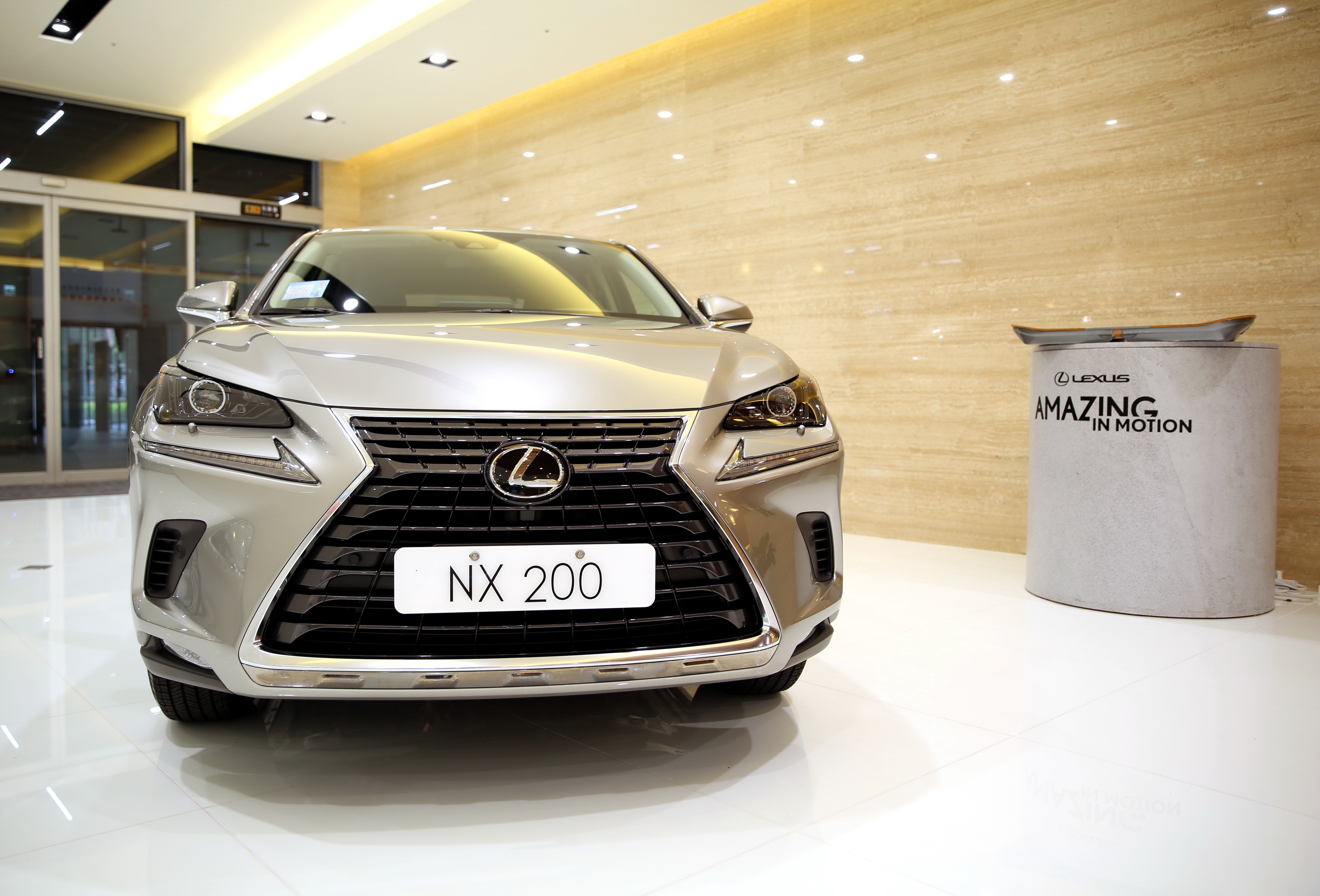 IS300h車齡五年半里程11萬km，分享IS300h五年十一萬公里車子日常保養及輪胎使用心得，輕度改裝，除車內異音，冷氣異味處理等相關經驗 ...