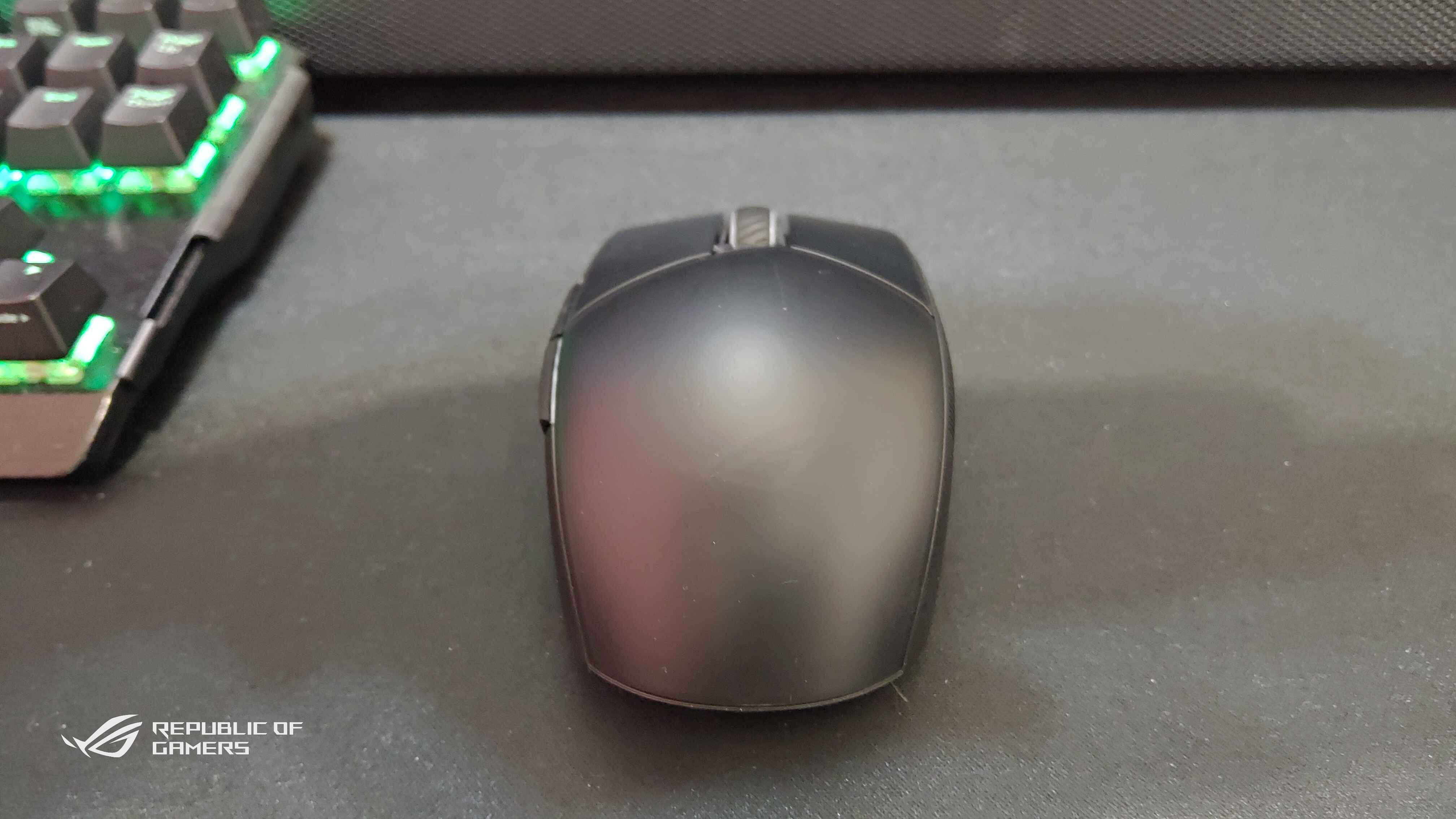 【ROG Impact ii Wireless】雙模無延遲無線滑鼠(簡單開箱) - Mobile01