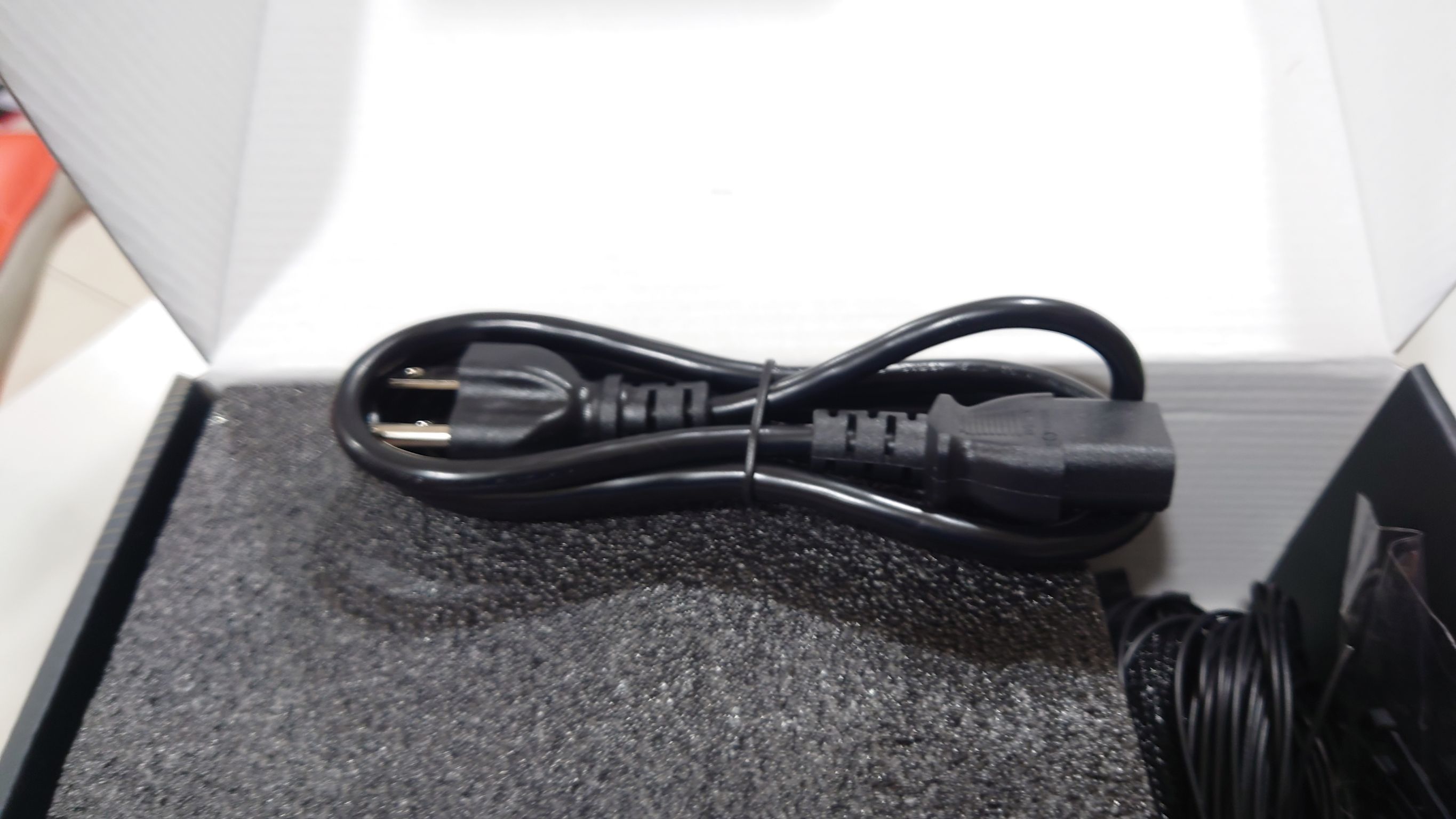 【平價裝機也有高規格】-InWin P65F 金牌直出電源供應器 - Mobile01