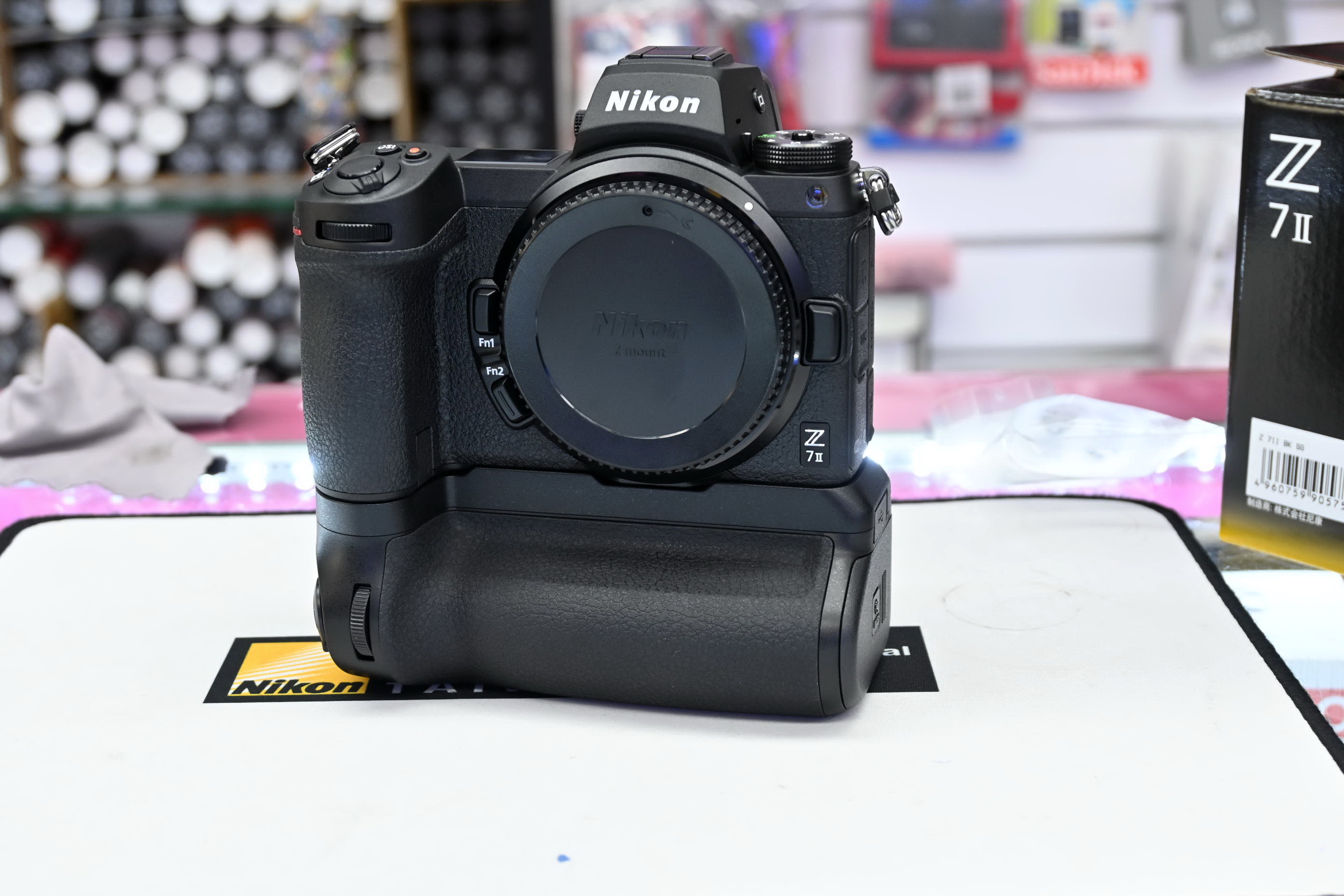 Nikon Z7II+MB-N11垂直握把的簡易開箱。(12月16日補充垂直握把電池的裝法) - Mobile01