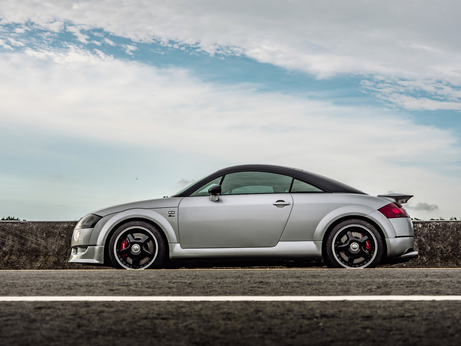 20年前的經典，Audi TT mk1 quattro 6MT - Mobile01