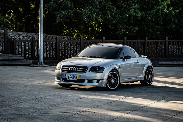 20年前的經典，Audi TT mk1 quattro 6MT - Mobile01