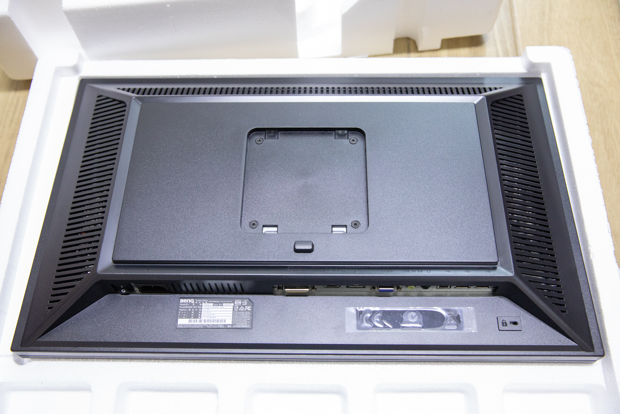 BENQ 24吋螢幕BL2420-T 送修紀錄 剛過保固 關箱又開箱! - Mobile01
