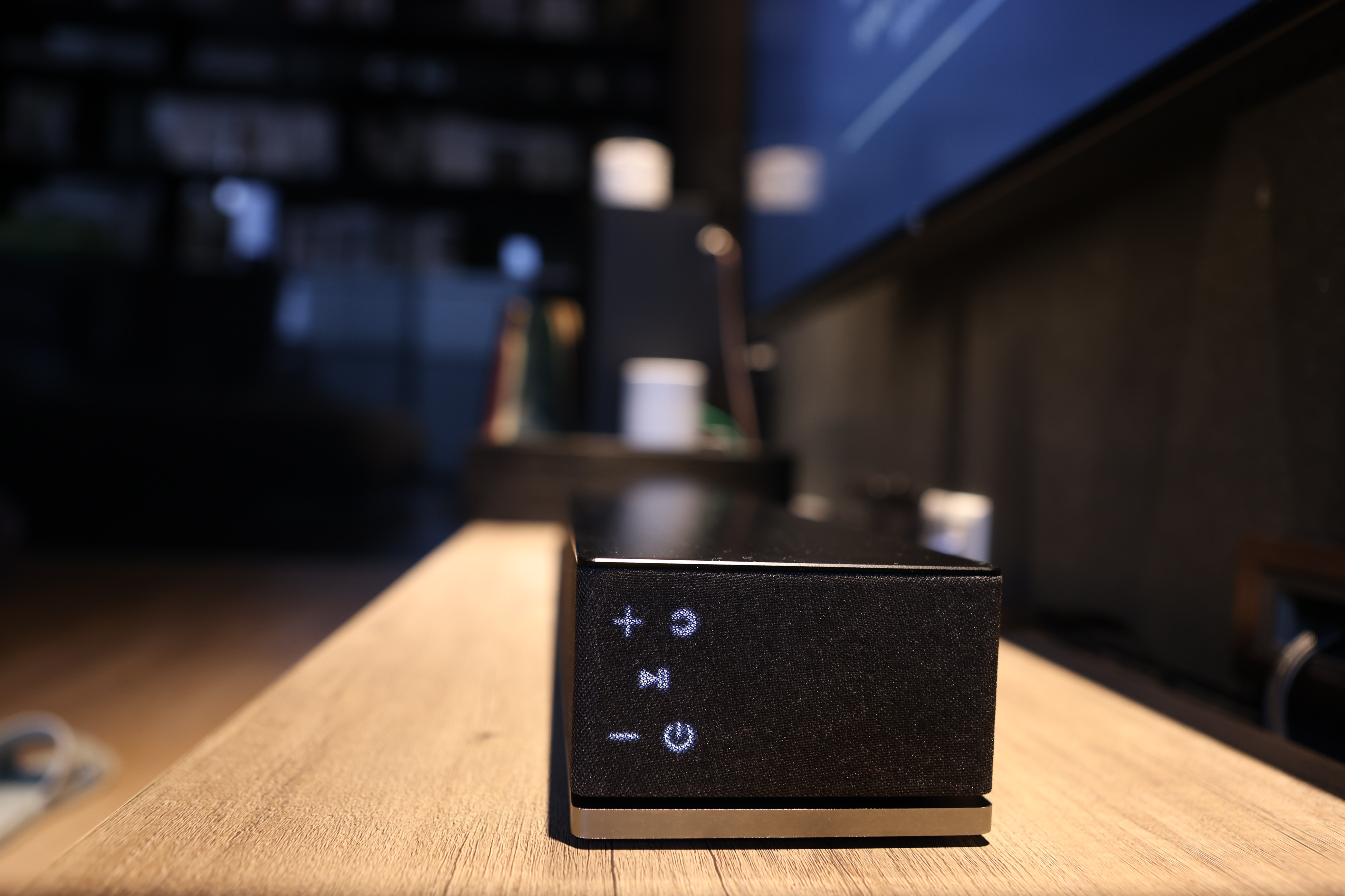 Porsche Design PDB70 IF 設計大獎和紅點設計獎、 杜比全景聲 ATMOS SoundBar 聲霸簡易開箱 ...