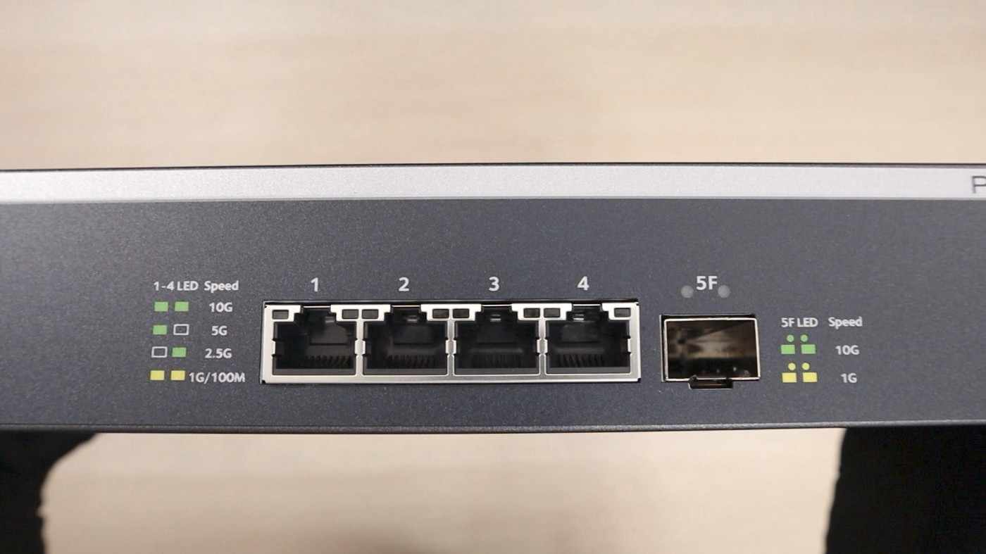 該選 XS505M 還是 XS508M？個人工作區域網路升級 10GbE 心得 NETGEAR XS505M 開箱 - Mobile01