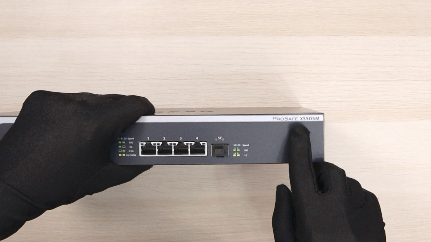 該選 XS505M 還是 XS508M？個人工作區域網路升級 10GbE 心得 NETGEAR XS505M 開箱 - Mobile01