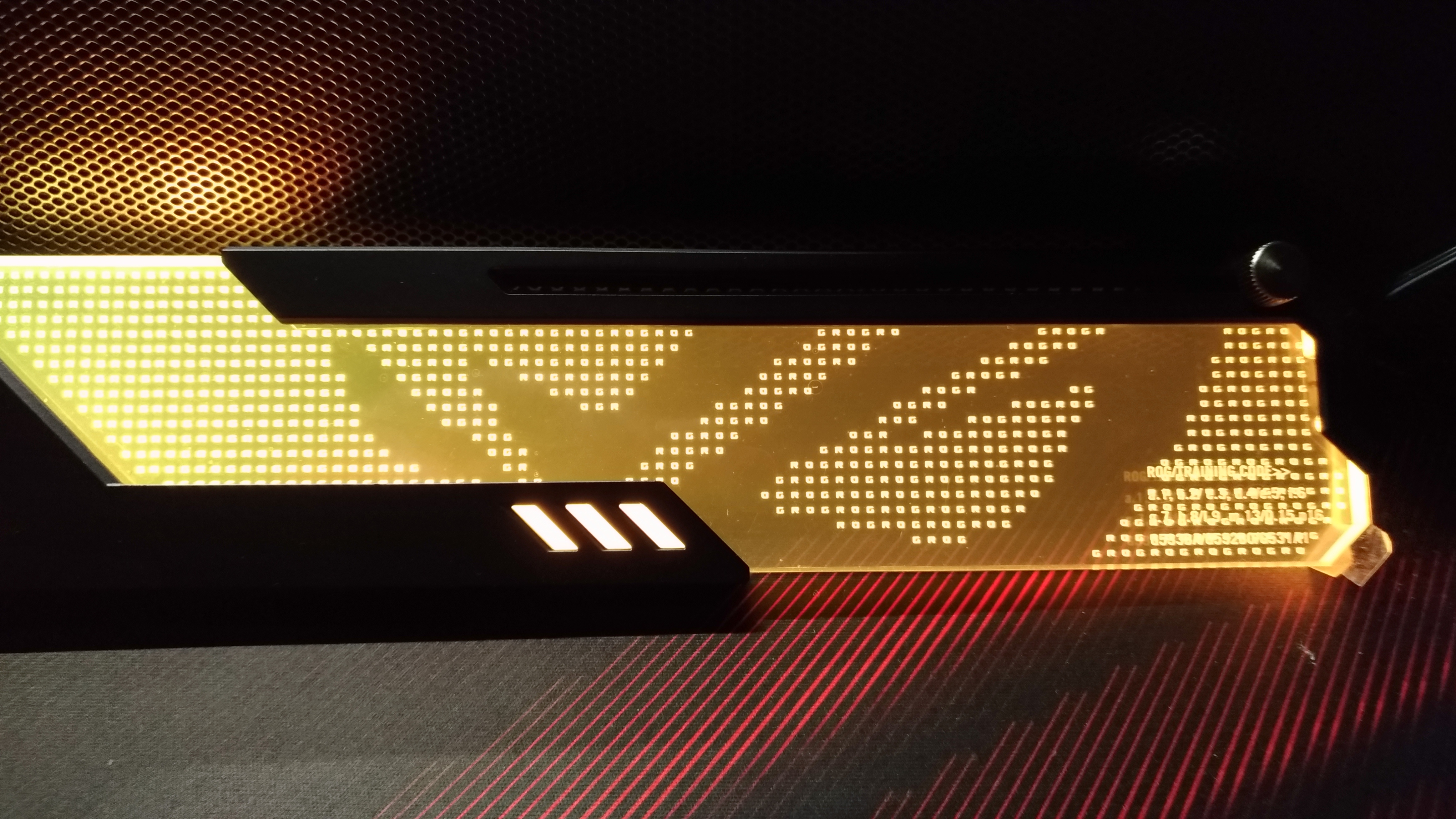 (簡單雙開箱)-ROG顯示卡支撐架 - Mobile01