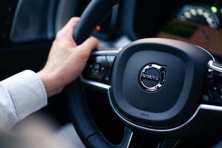 跑車感大躍昇！Volvo XC60 B5R Polestar 升級套件試駕心得分享 - Mobile01