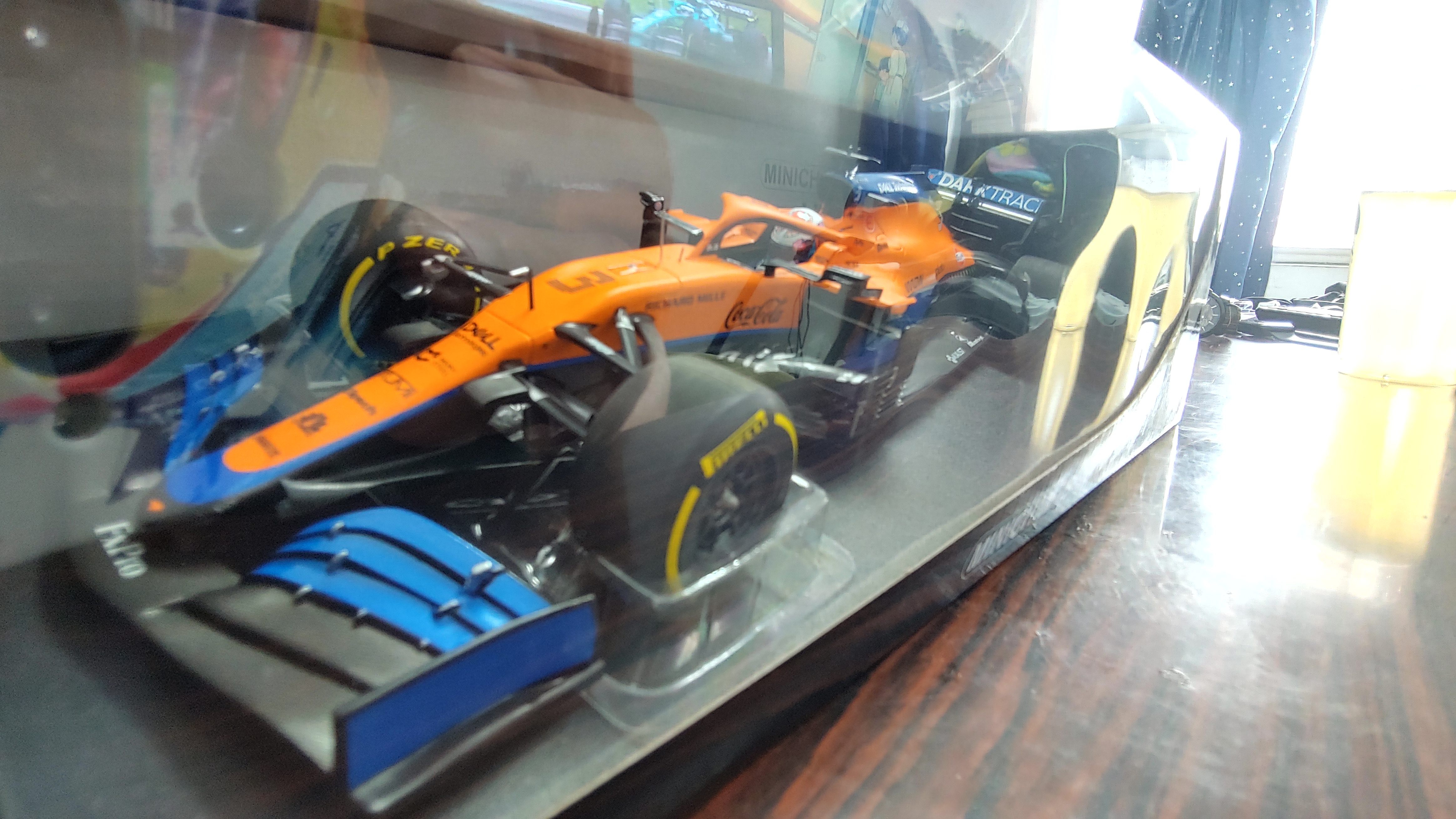[開箱]1/18 MIMICHAMPS MCLAREN MCL35M - Mobile01