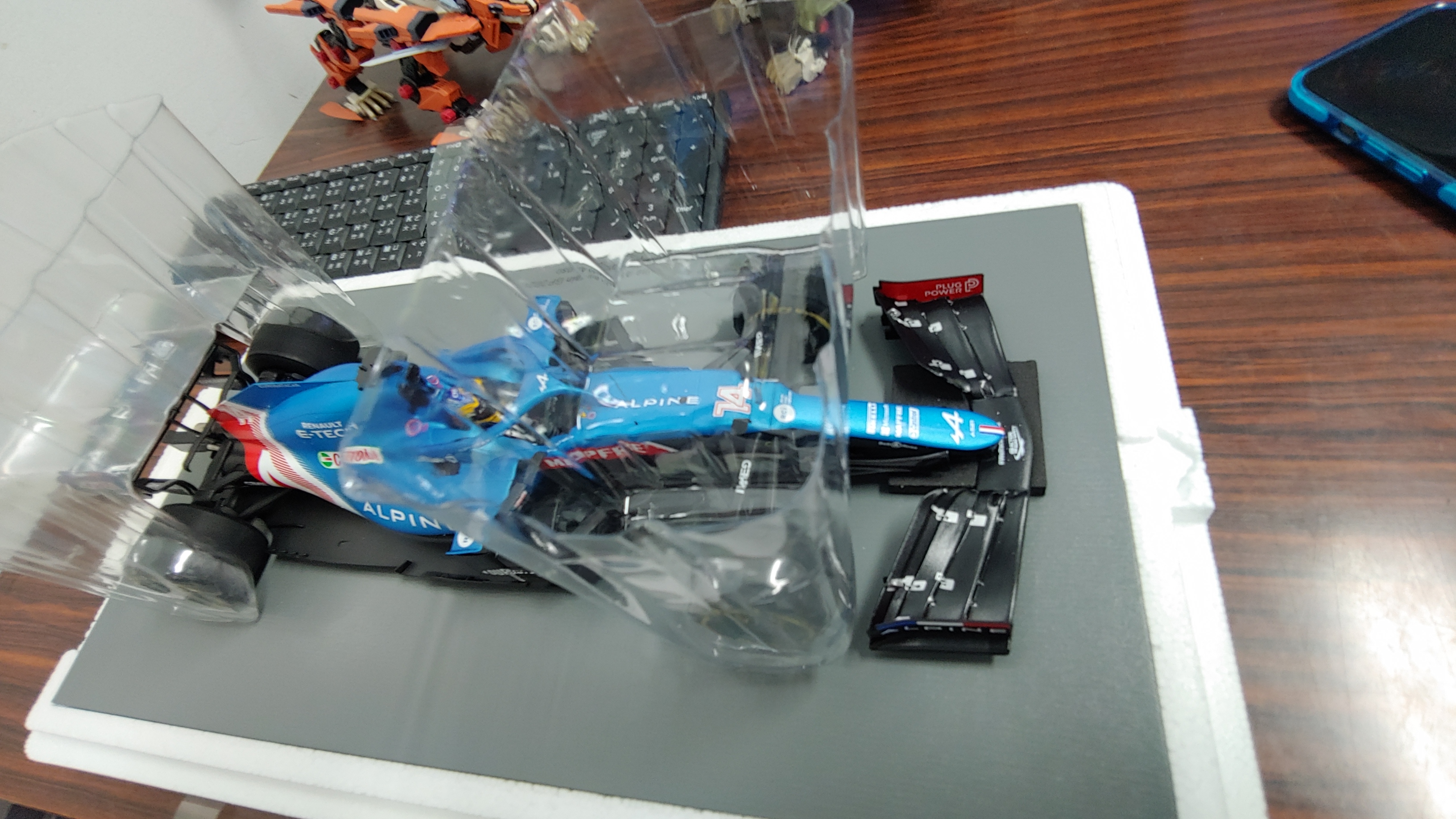 [開箱]1/18 MIMICHAMPS MCLAREN MCL35M - Mobile01