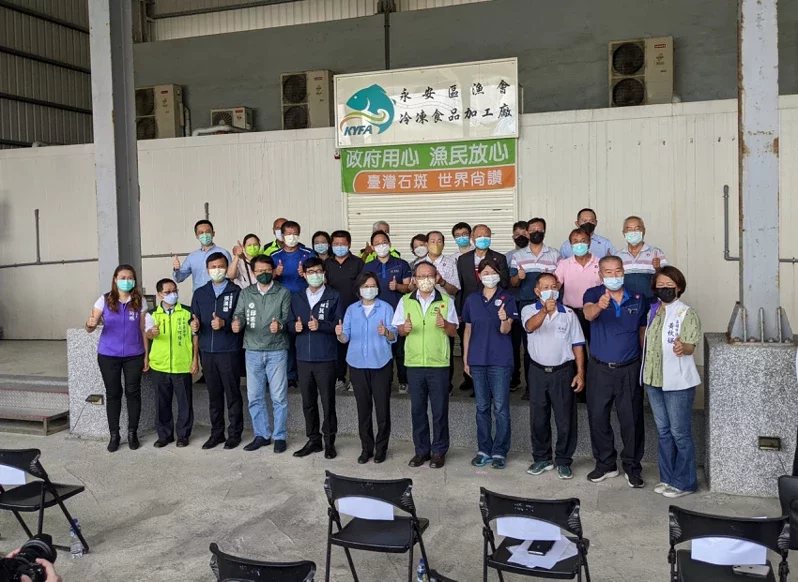 蔡政府賣石斑魚到中國比馬政府多，蘇偉碩批：養套殺漁民的根本是蔡政府 - Mobile01