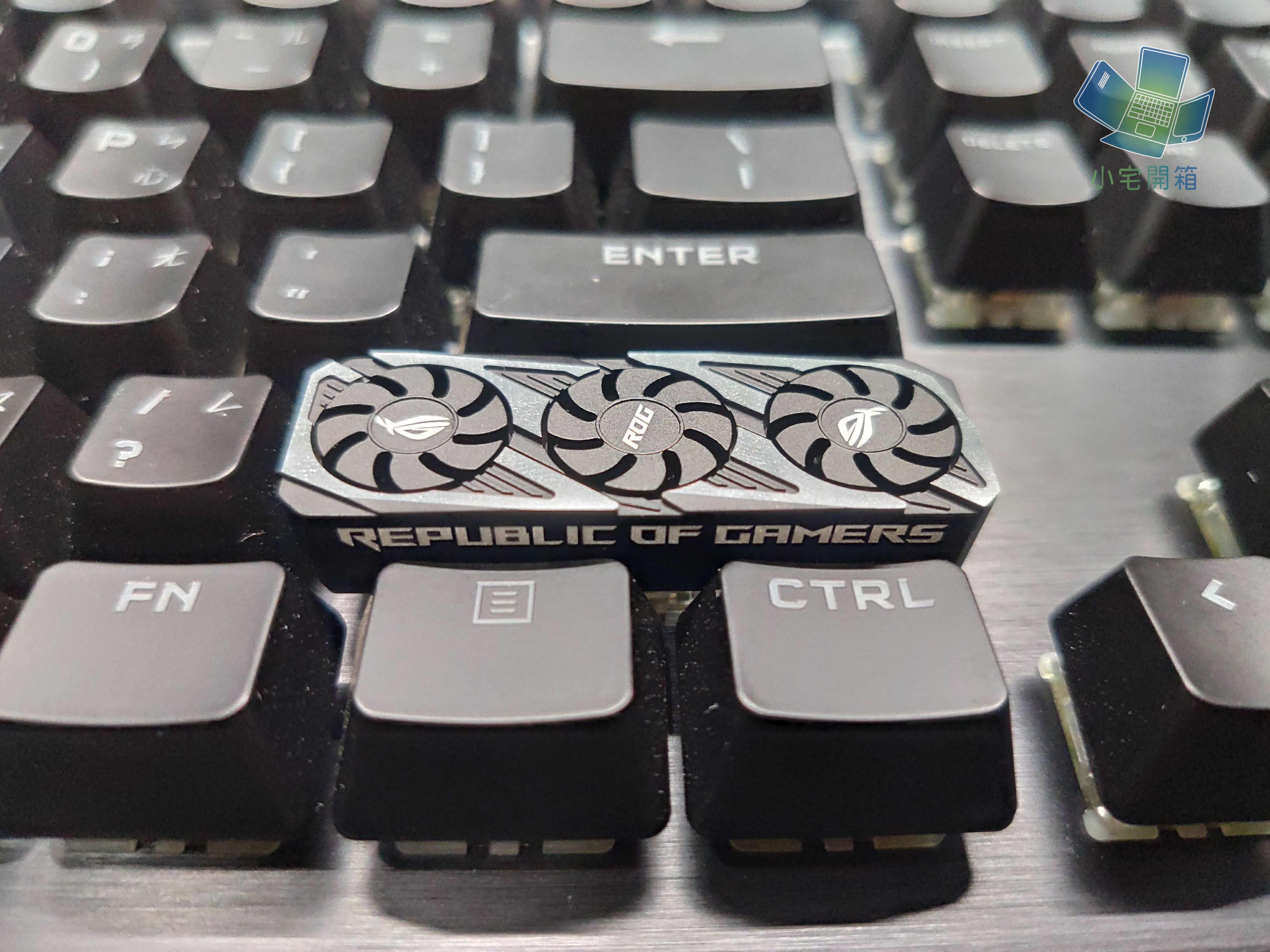 【小宅開箱】礦難中最保值的顯卡 ROG STRIX TOUCHSTONE Shift KeyCap 開箱！ - Mobile01