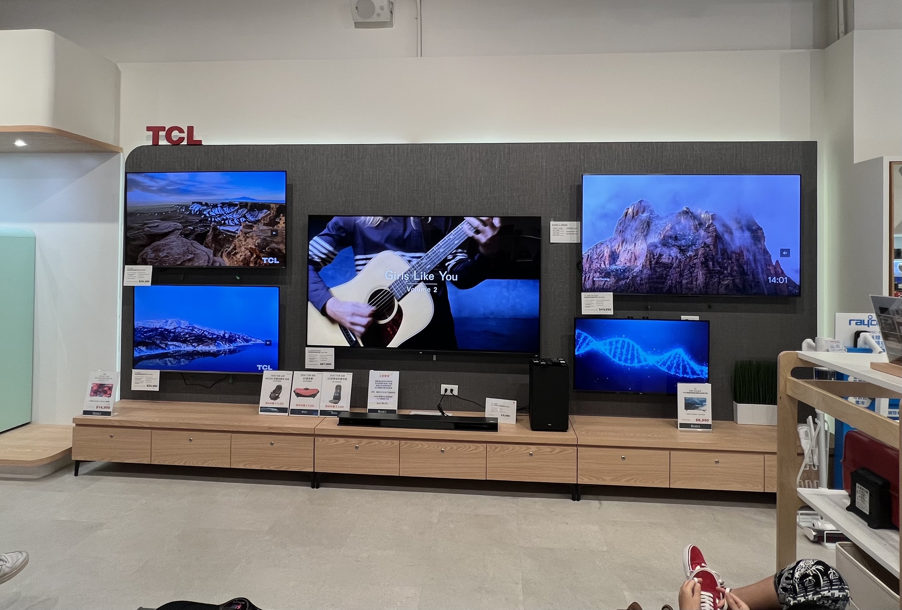 TCL C935賣場展示機體驗 - Mobile01