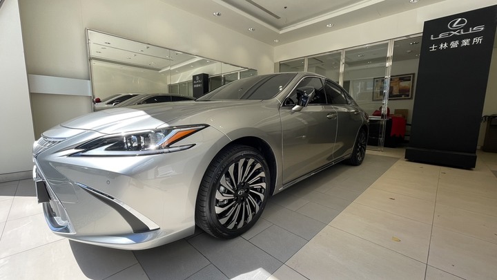 2023 ES200 之交車囉 - Mobile01