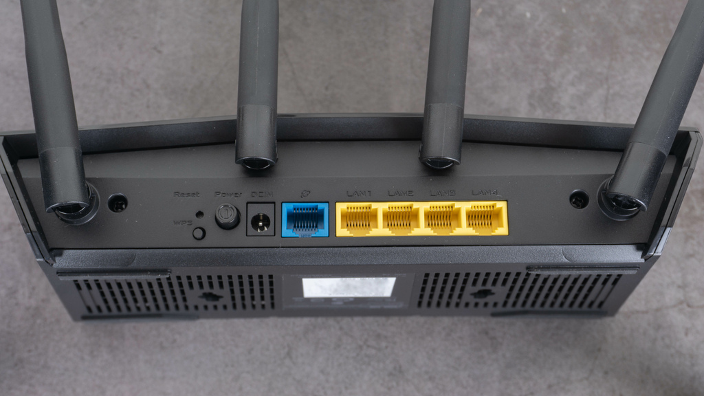 「開箱」ASUS RT-AX1800S - 入門 WiFi 6 路由器 - Mobile01