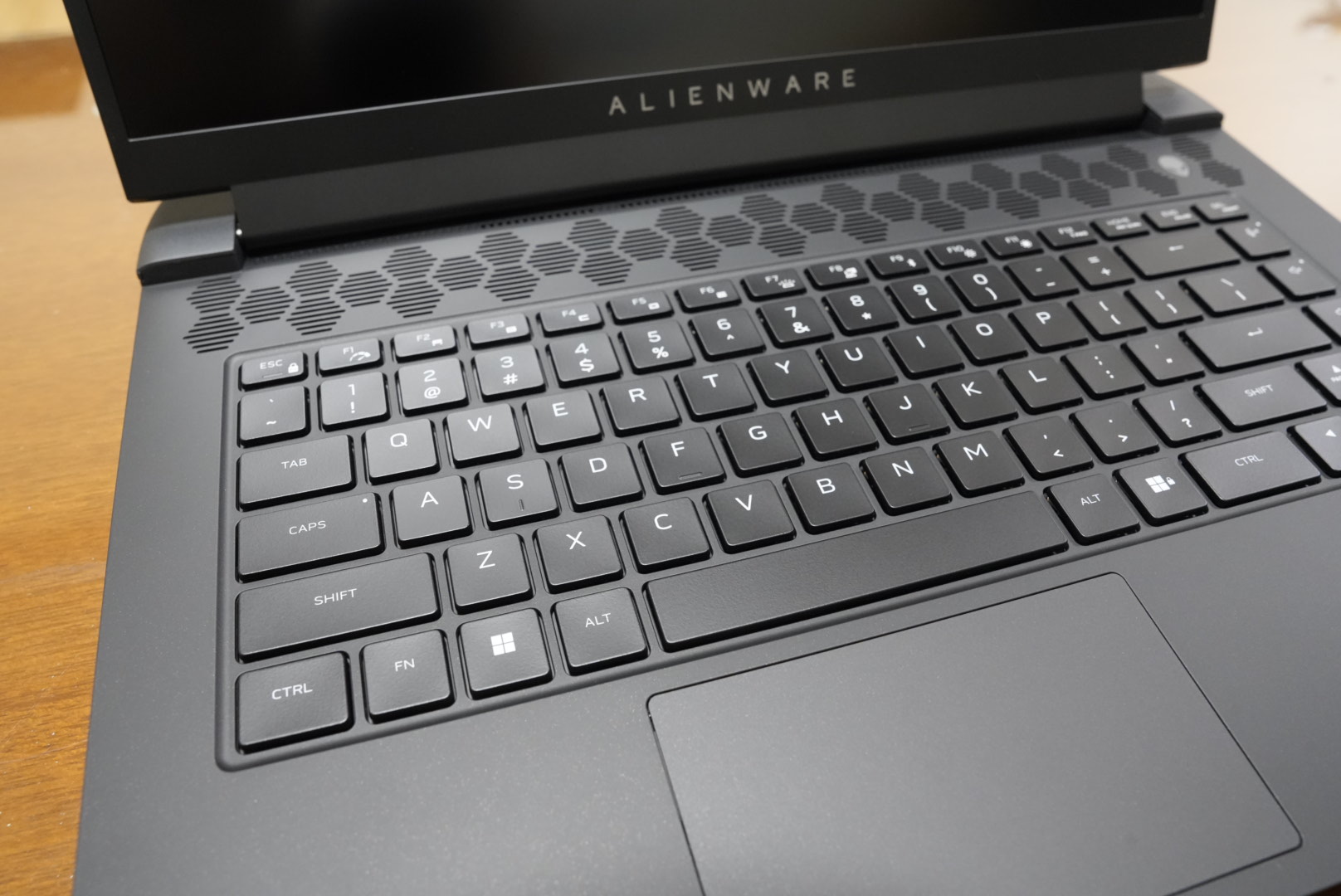 DELL Alienware M15 R7 簡易開箱 - Mobile01